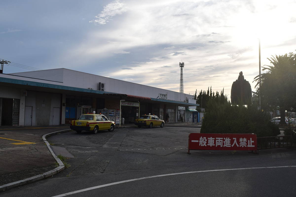 駅の外に出る