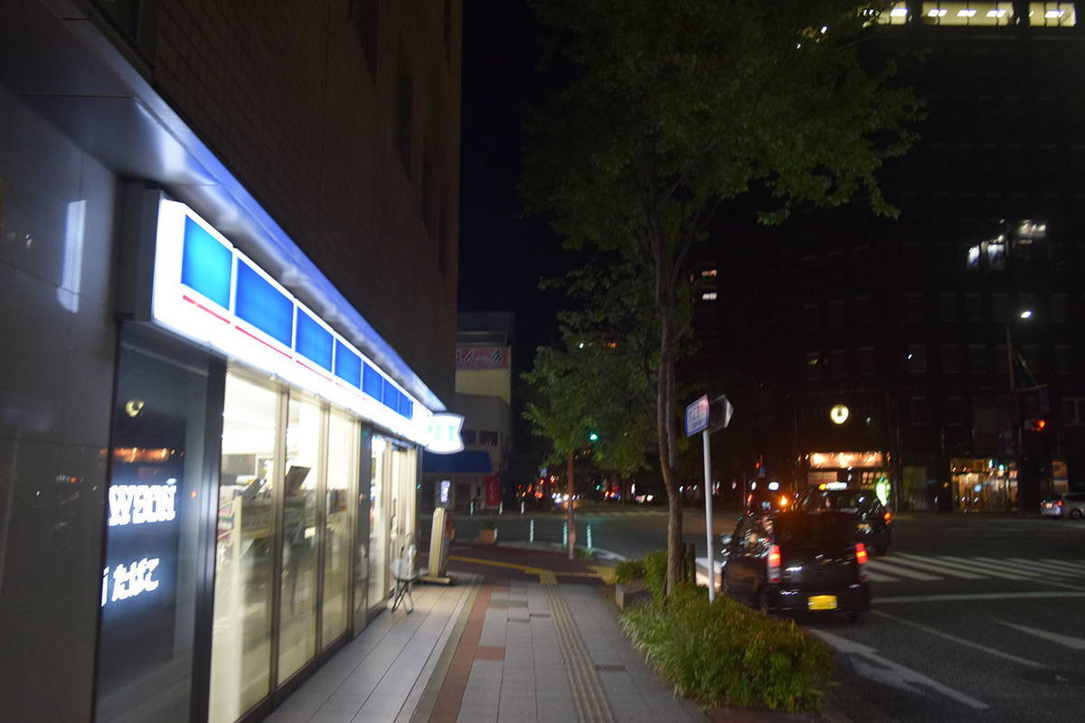 真っ暗な通り