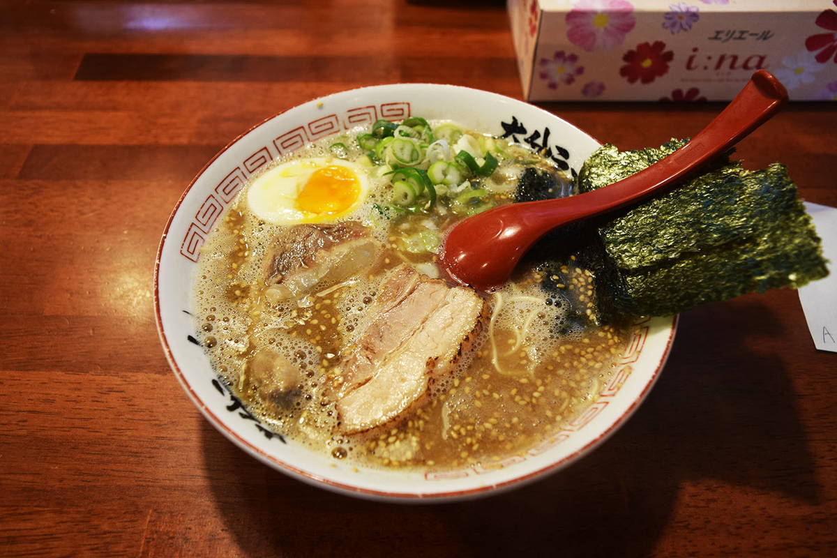 特製とんこつラーメン 790円